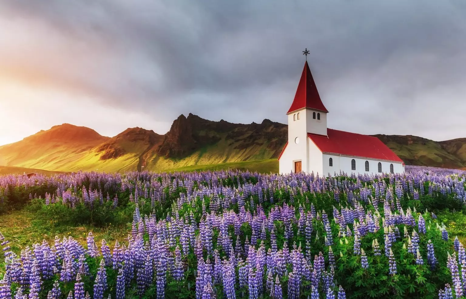 Diamond Beach Iceland: Location & Best Time to See Icebergs
