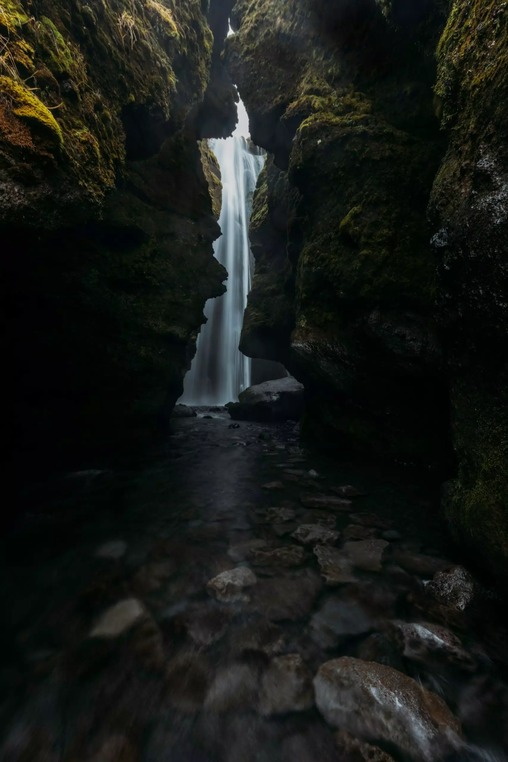 Guide to Gljufrabui waterfall with a rental car in Iceland