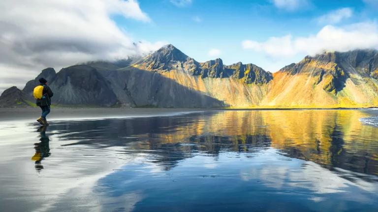 Solar Eclipse 2026 Iceland Guide: Best Viewing Spots & Car Rental