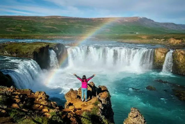 2026 Guide to Iceland’s Waterfall of the Gods: Goðafoss